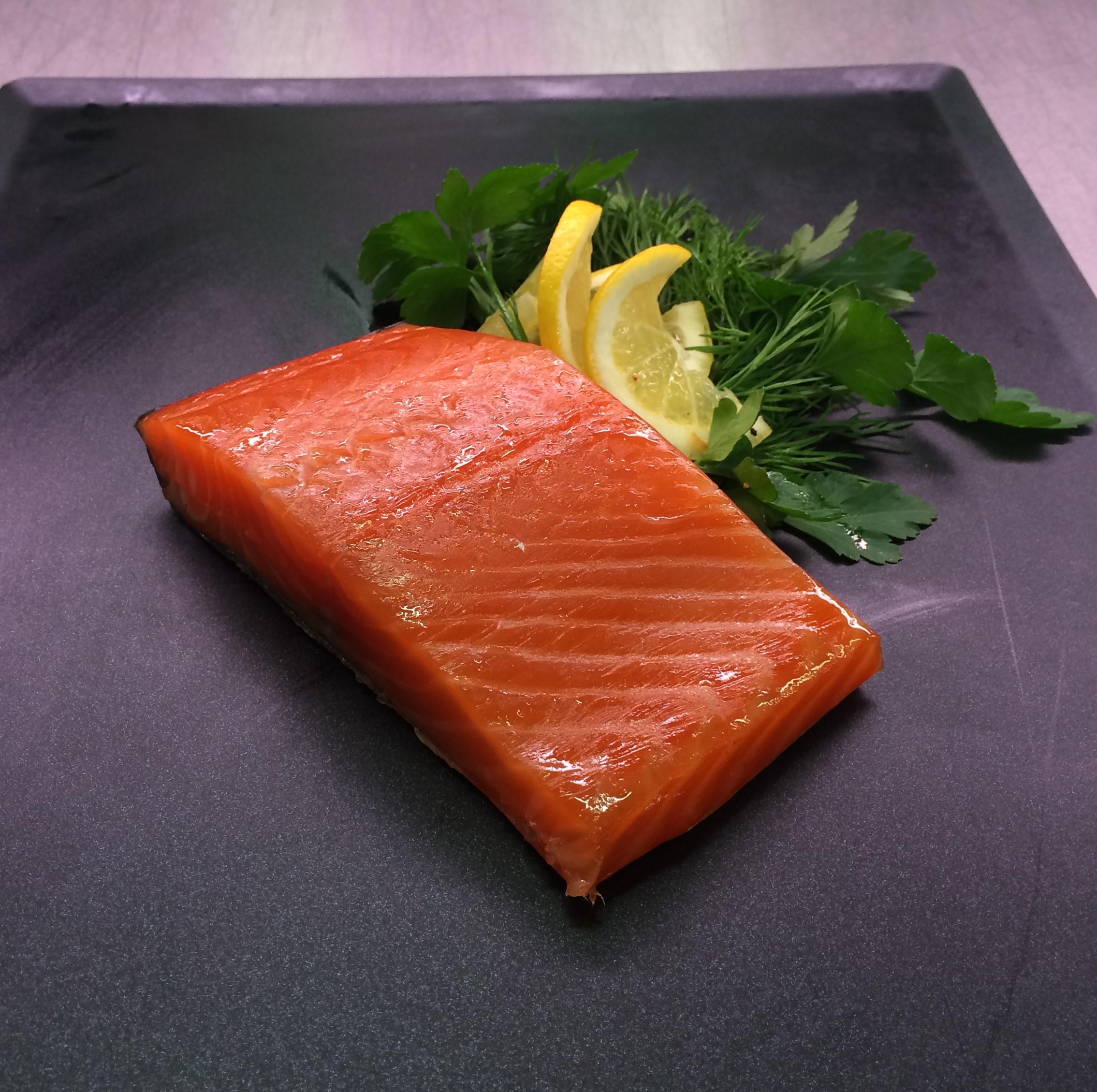 Koldrøget laks i styk | Hvide Sande Røgeri