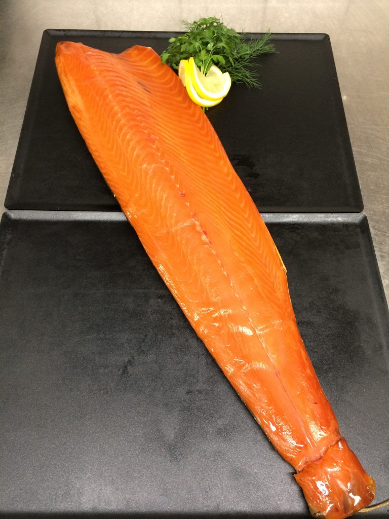 Koldrøget laks hel side | Hvide Sande Røgeri